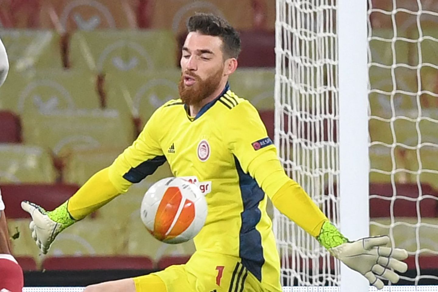 Wolves sign goalkeeper Sa