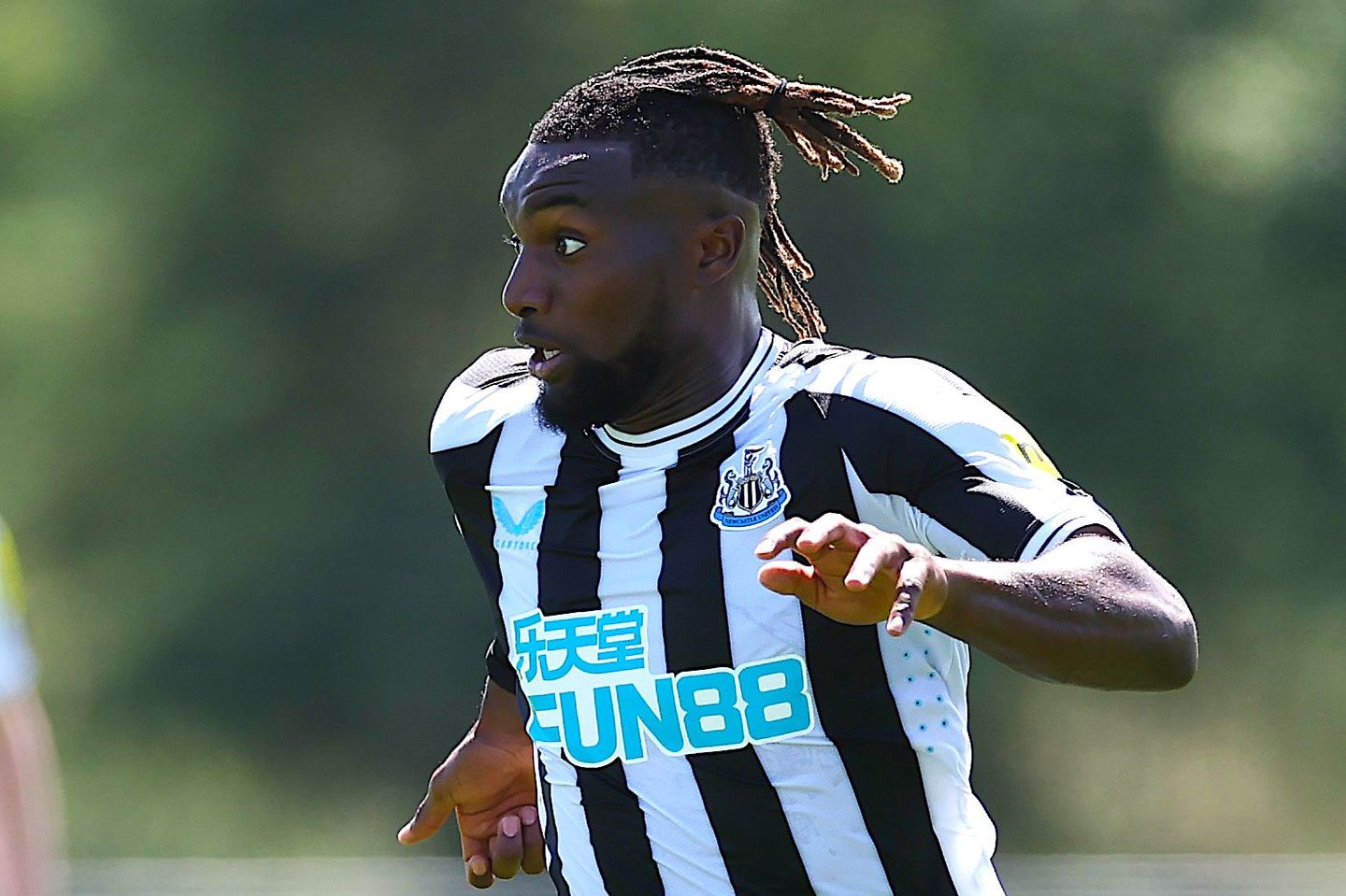 FPL experts' teams: Saint-Maximin can star early on