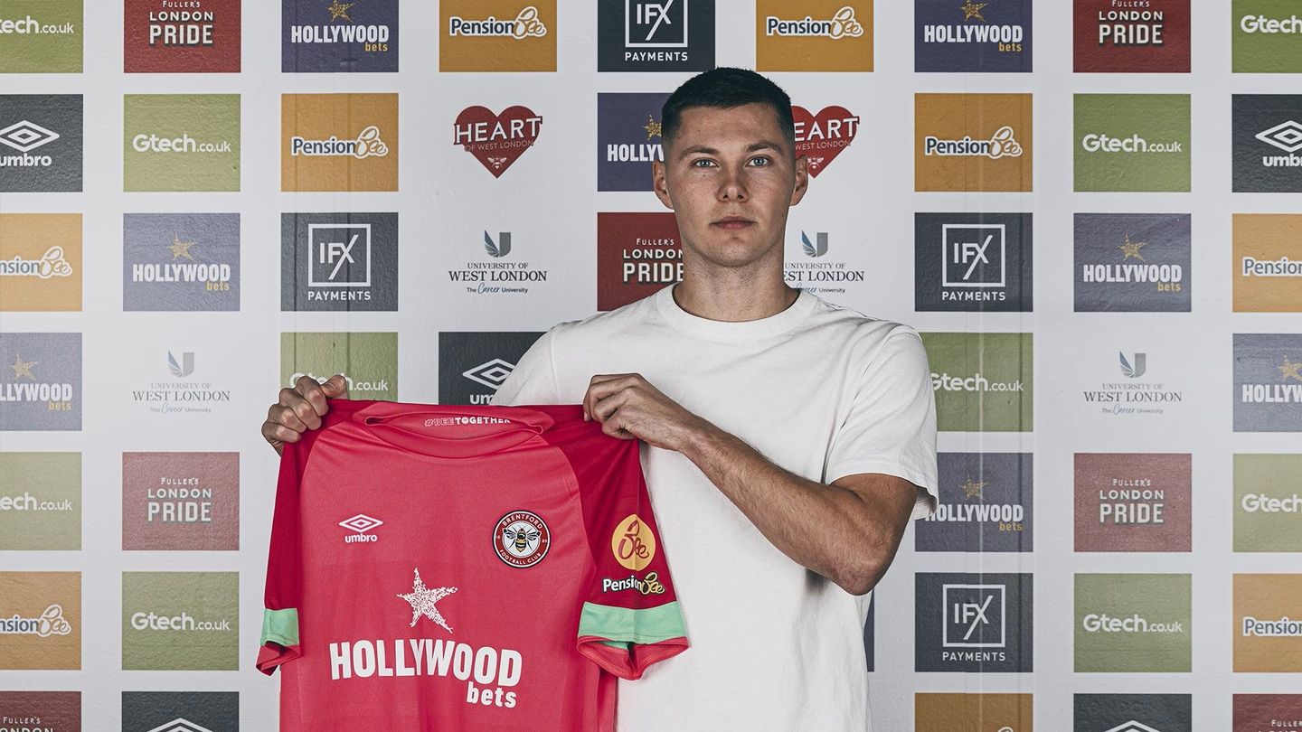 Brentford complete signing of goalkeeper Valdimarsson