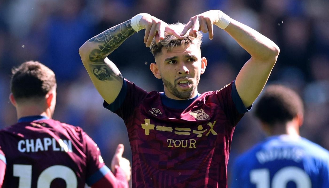 Enciso's STUNNING strike helps Ipswich come from two down to draw