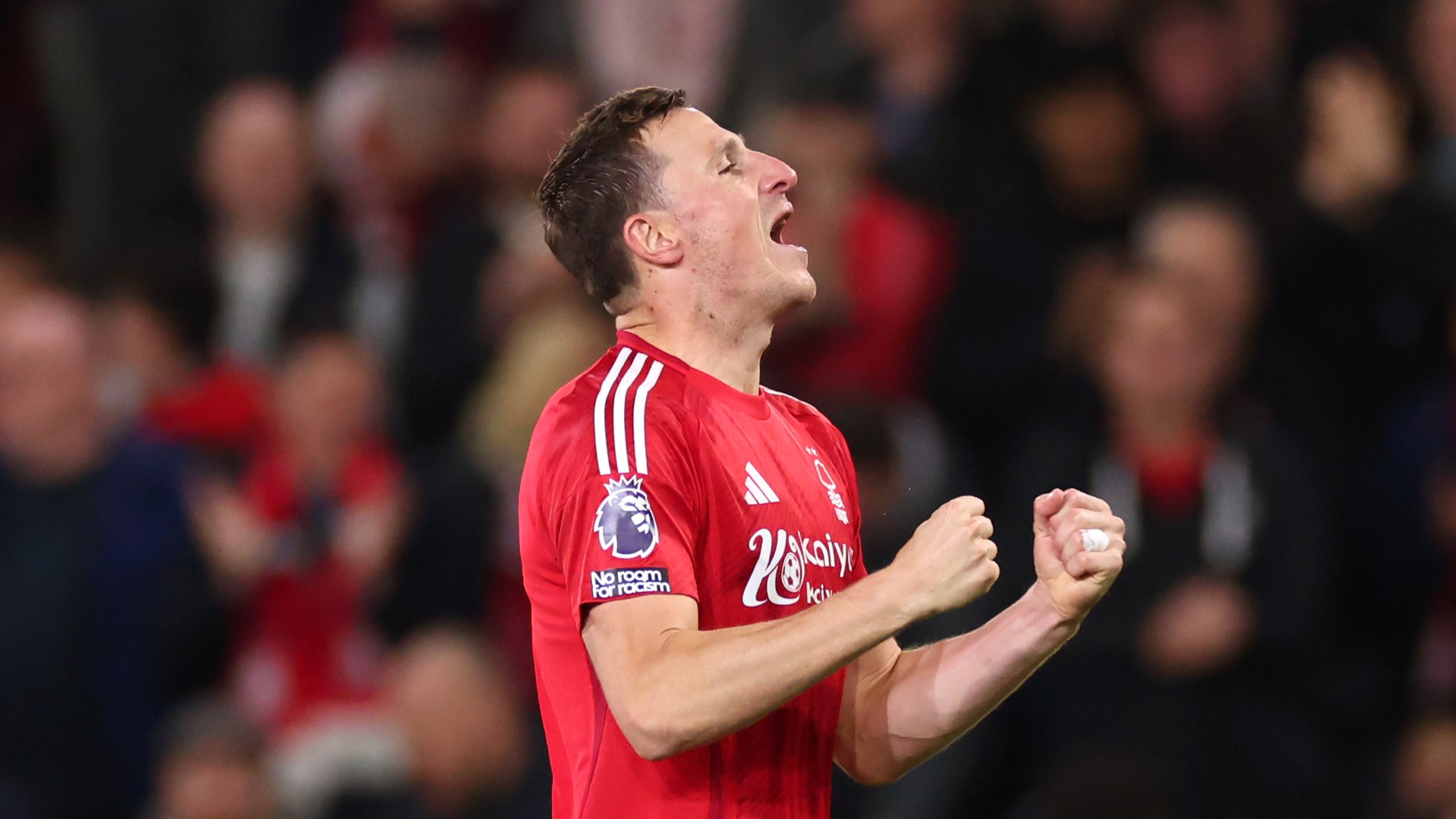 Wood's record goal returns Forest to winning ways