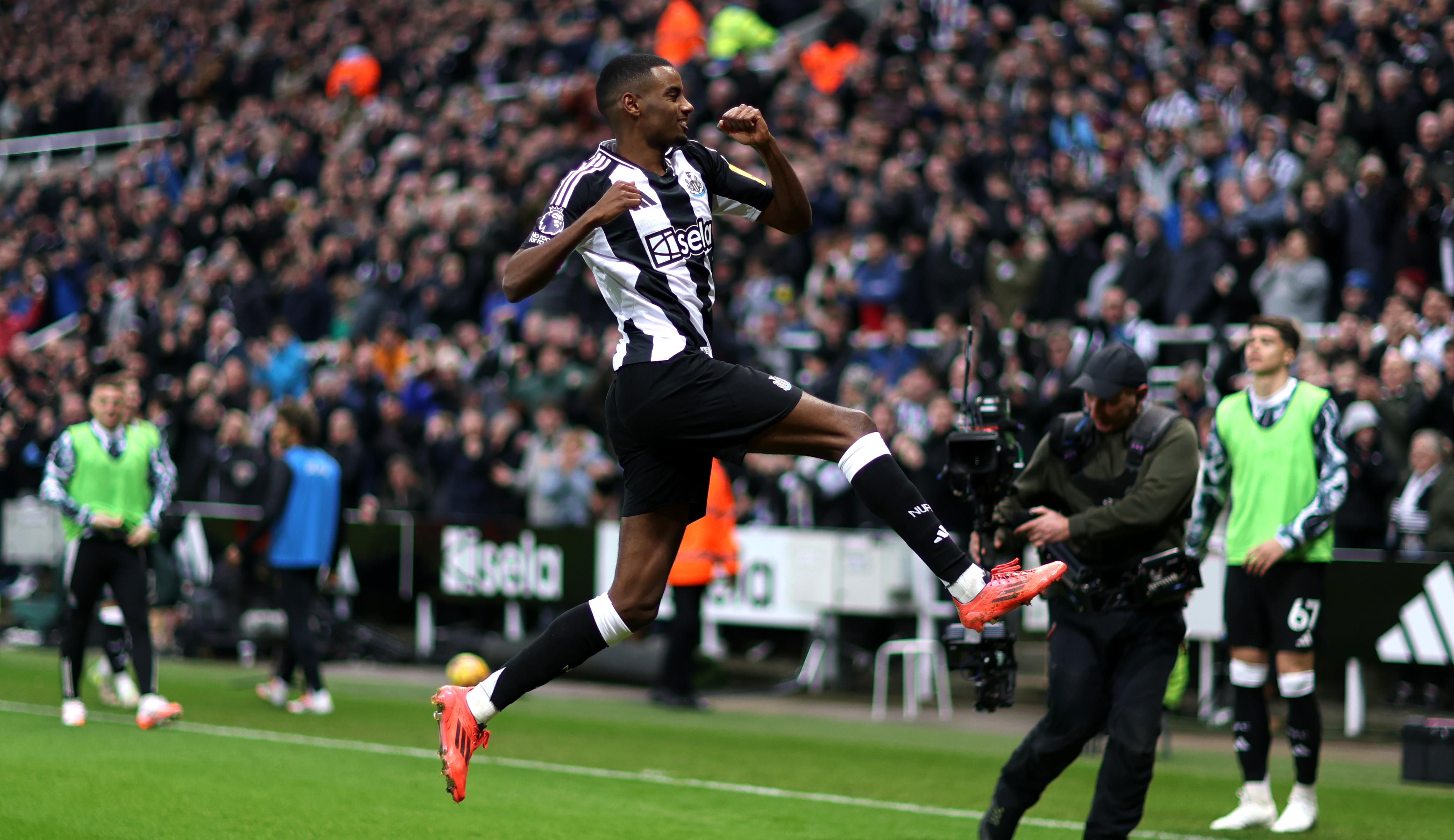 Isak closes in on Vardy record with eight-match scoring run