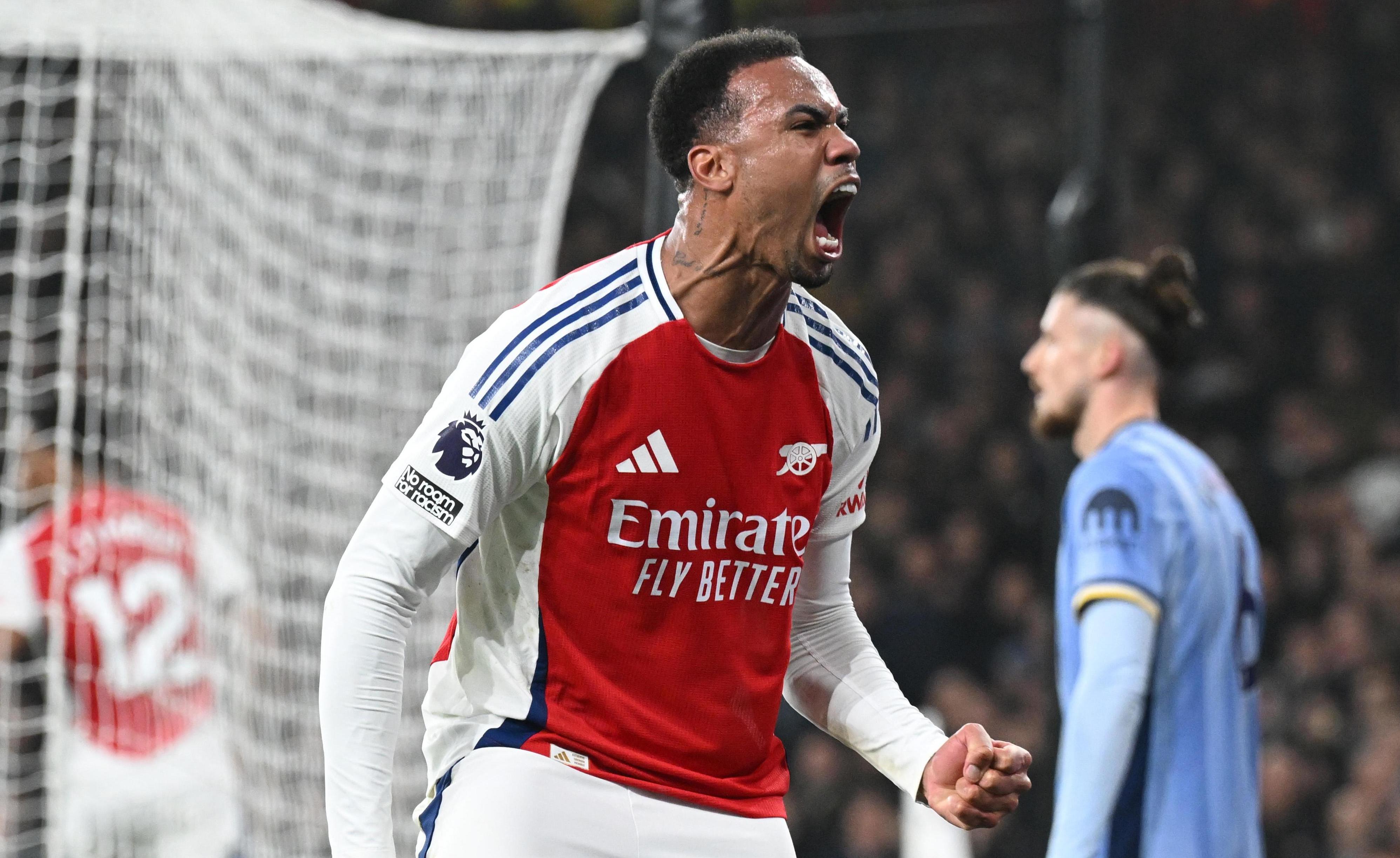 Arsenal rely on defence and set-pieces again to revive title bid