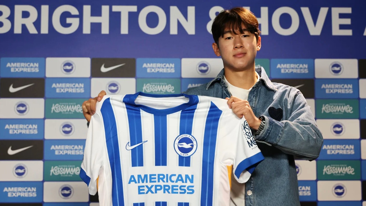 Brighton agree deal to sign teenage South Korean winger Yoon