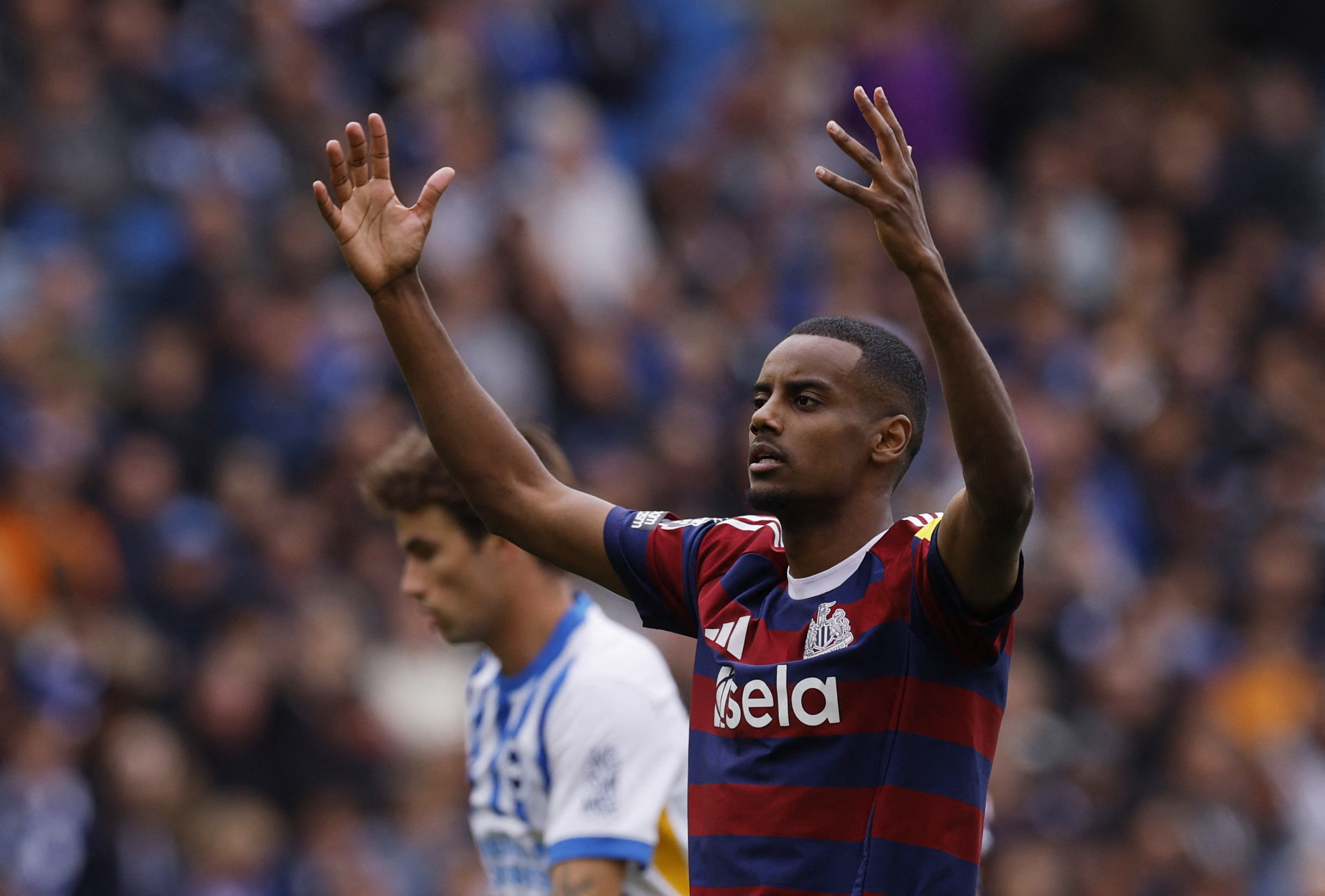 Isak grabs vital LATE point for Newcastle in race for Europe