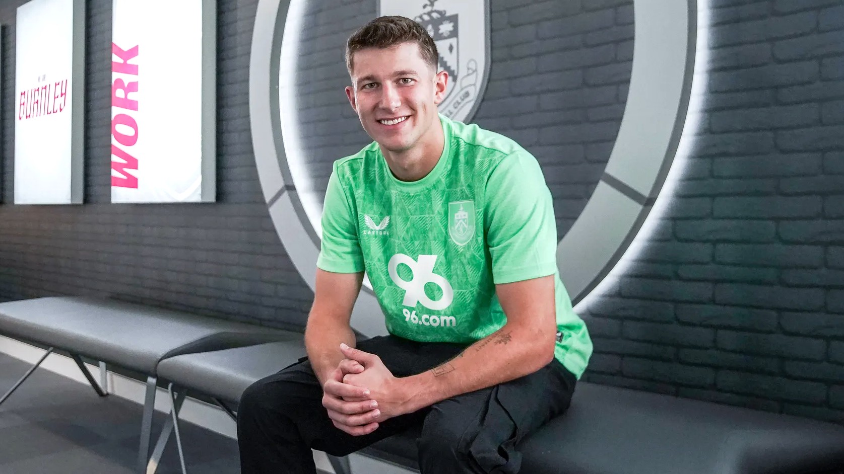 Burnley sign goalkeeper Weiss from Karlsruher