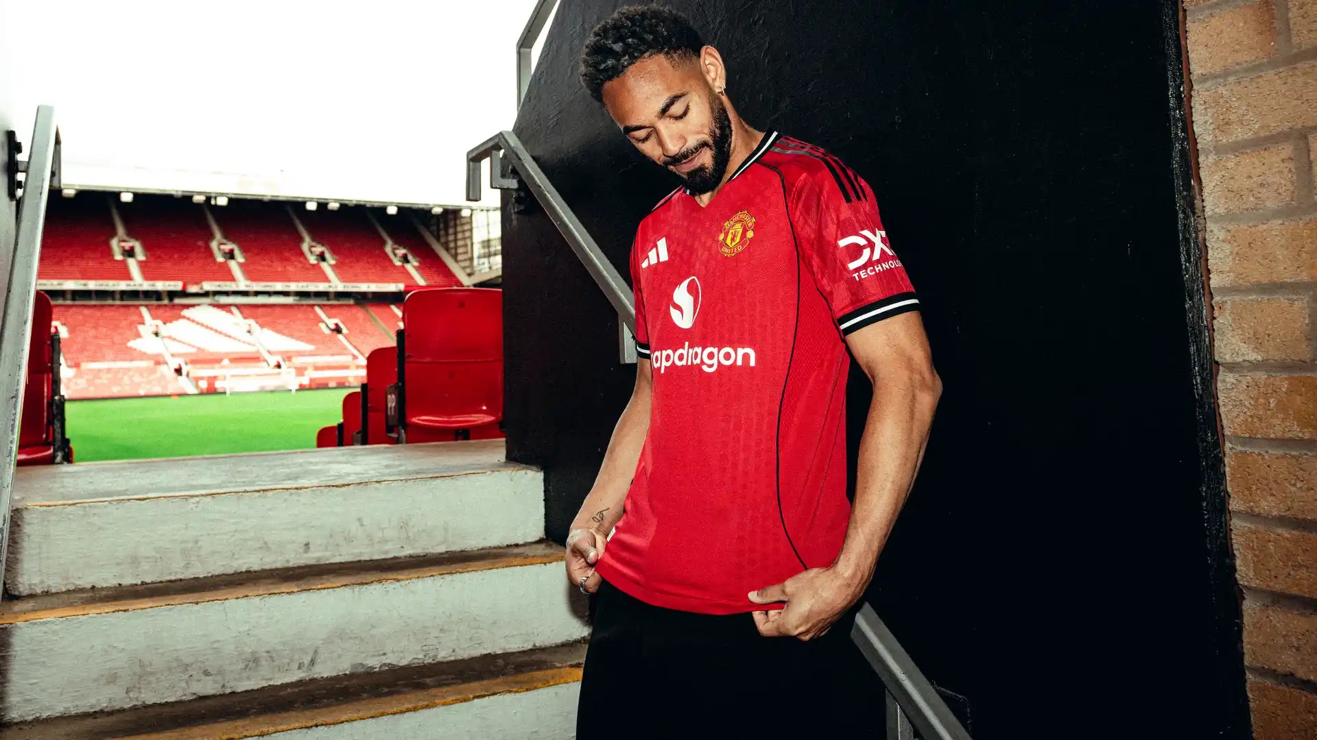 Cunha revealed as Man Utd's new No 10