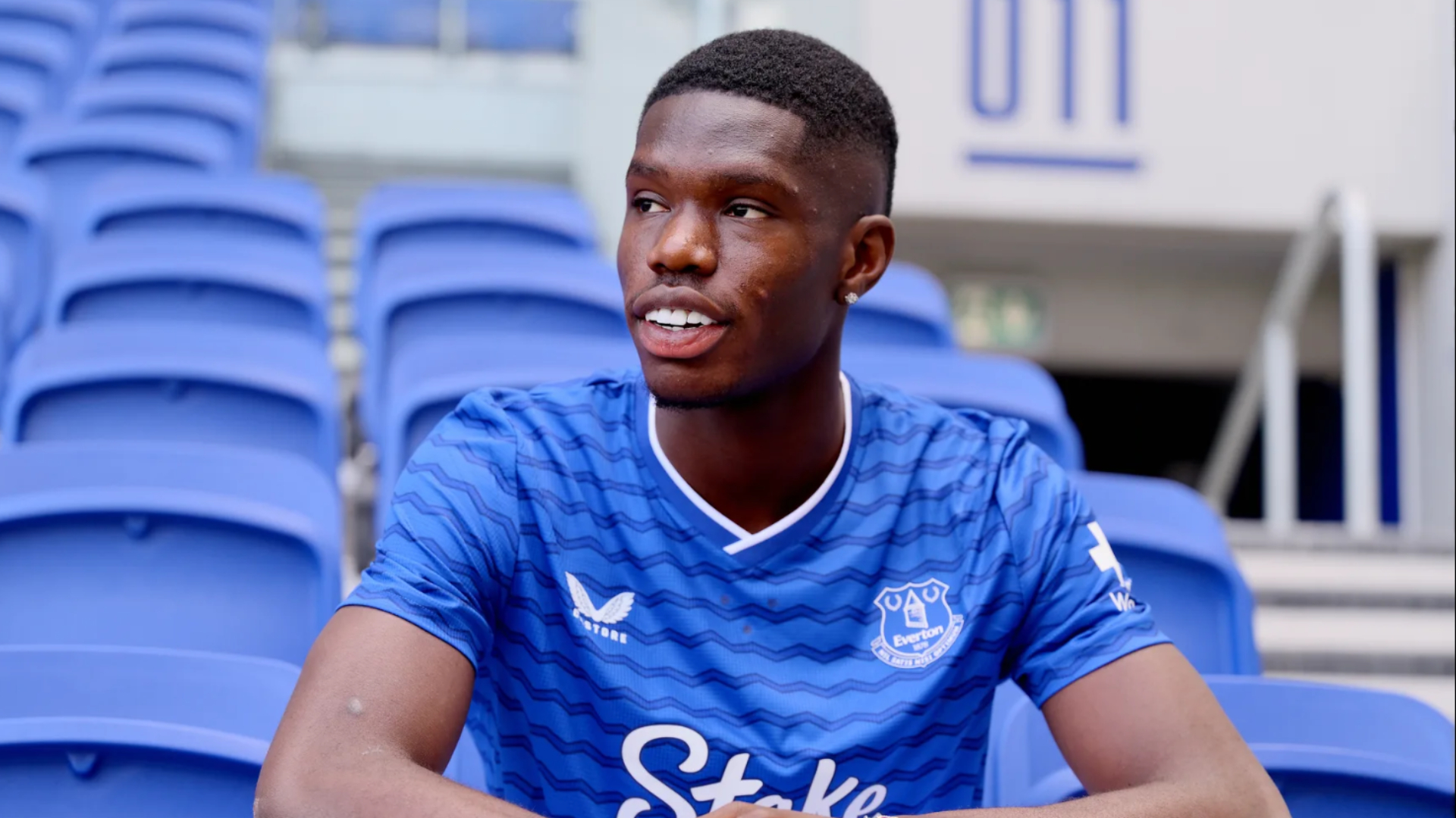 Everton sign striker Thierno Barry from Villarreal