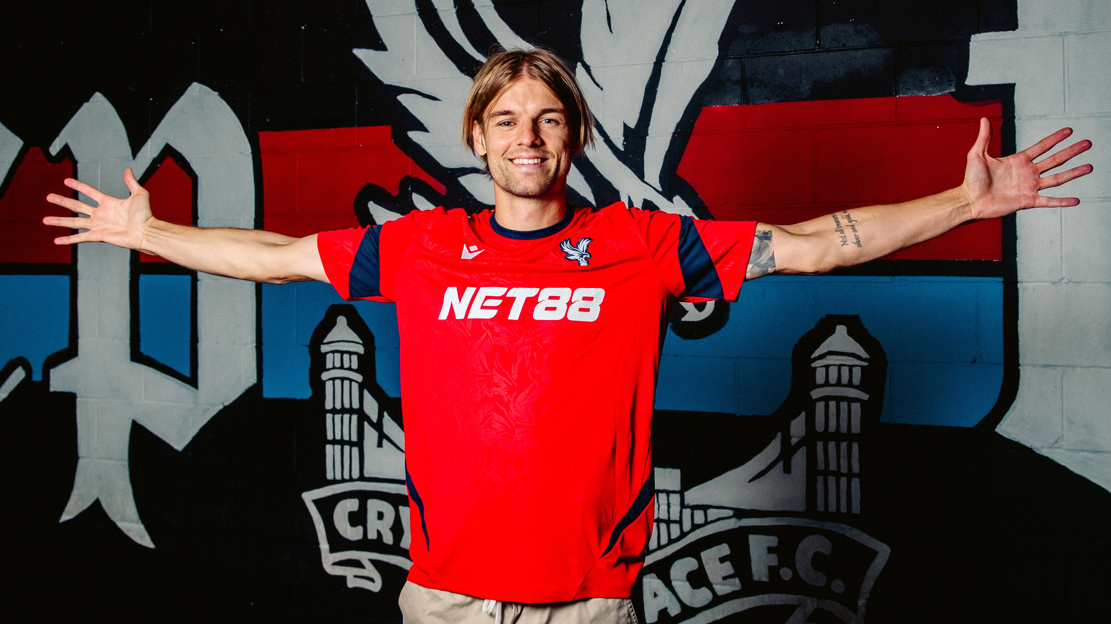 Crystal Palace sign defender Sosa from Ajax