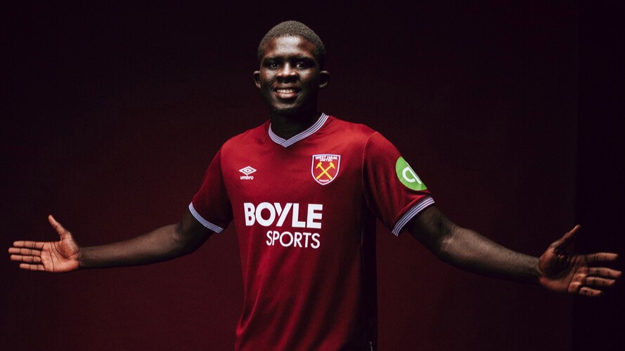 West Ham sign Senegal left-back Diouf from Slavia Prague