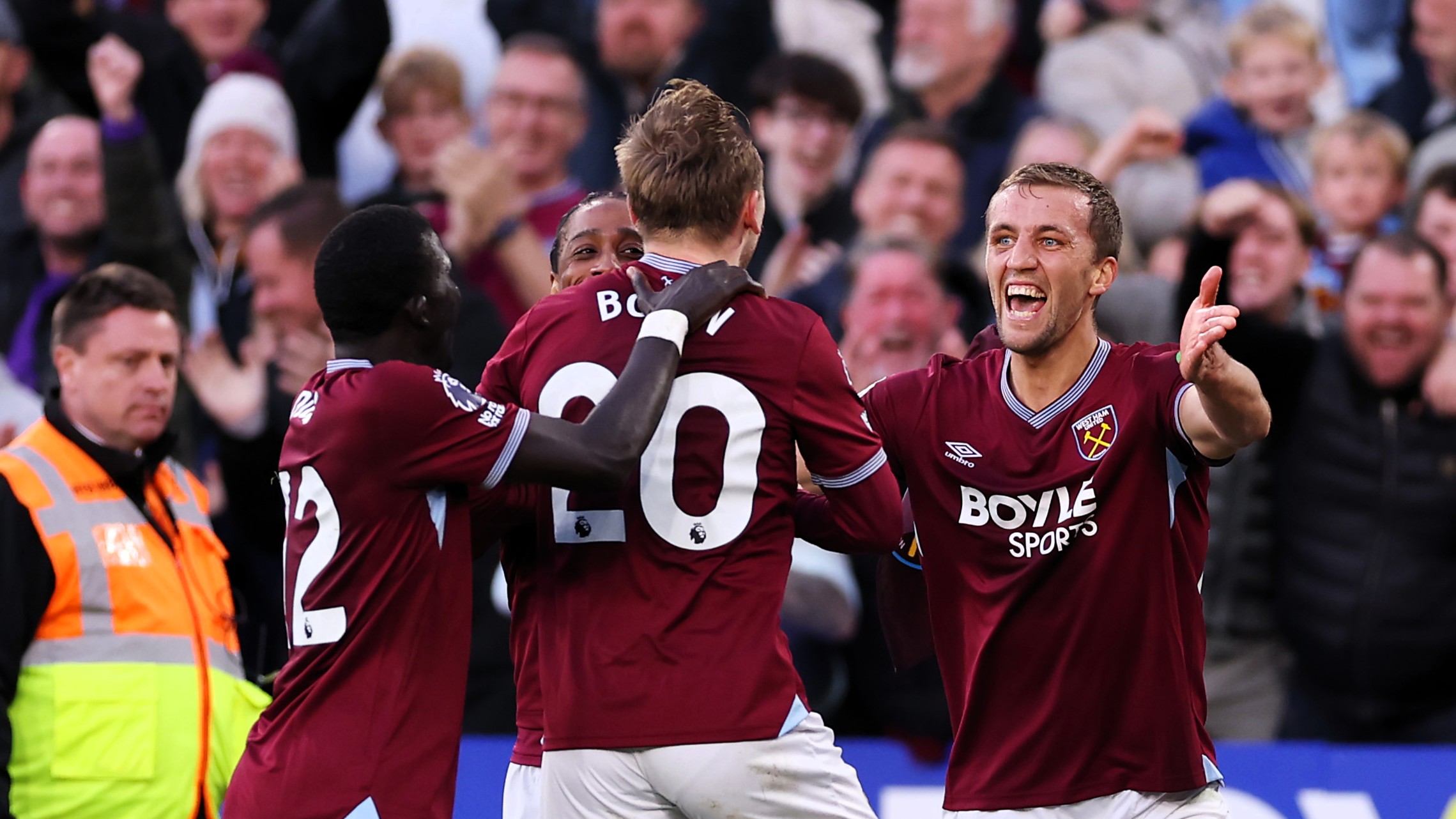 West Ham come from behind to beat Newcastle and give Nuno first win