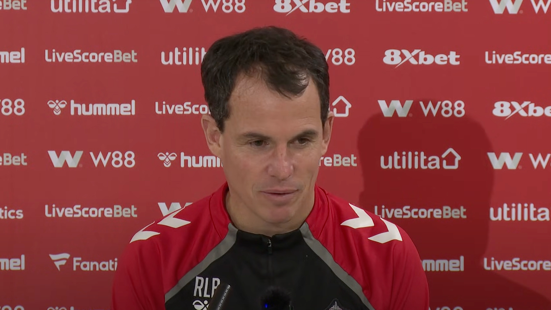 Le Bris highlights collective defensive foundations ahead of Leeds test